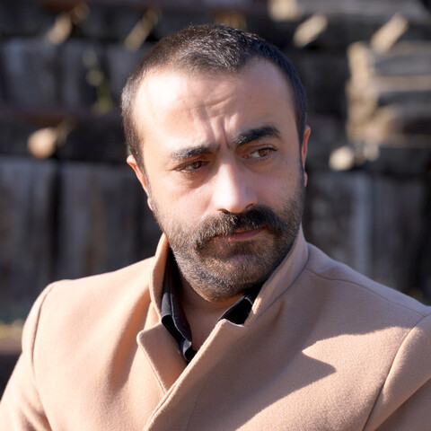 Kralı Gelse Song Download: Kralı Gelse MP3 Turkish Song Online Free on ...