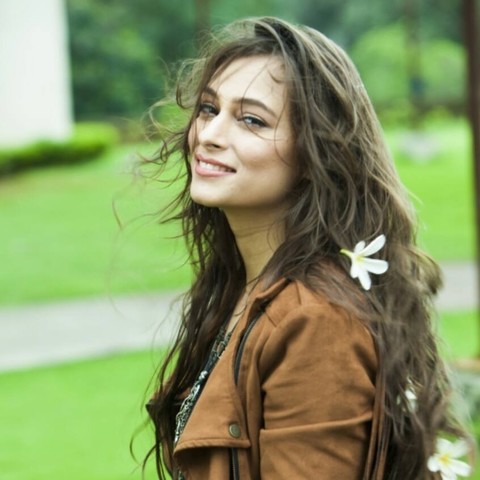 Sumedha Karmahe Songs Download: Sumedha Karmahe Hit MP3 New Songs ...